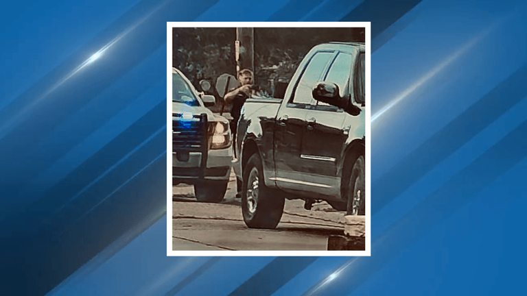 Witnesses capture dramatic moment when Mobile PD officer arrests man at ...