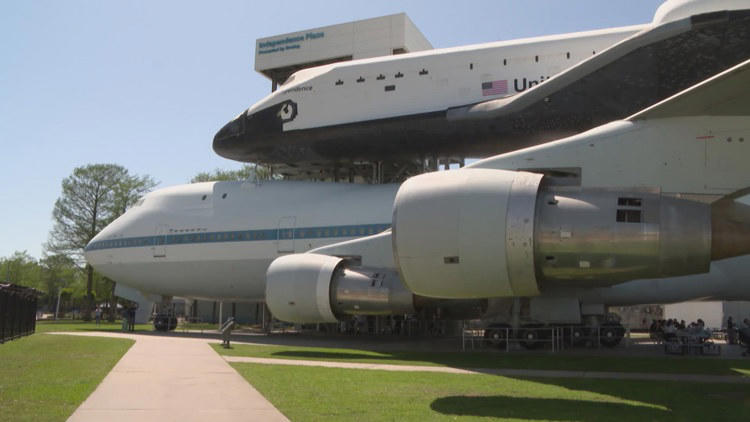 Space Shuttle Discovery's potential move to Houston could cost $300M-$400M, Smithsonian says