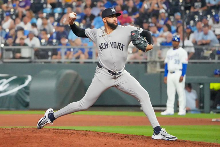 Yankees could go big and acquire one of the best relief pitchers in ...