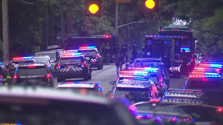 Suspect found dead after hours-long standoff with Seattle police