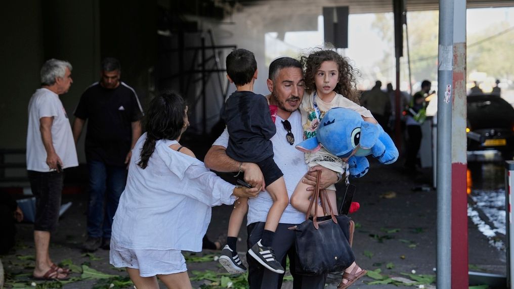 Νέα πυραυλική επίθεση του Ιράν στο Ισραήλ - Εκρήξεις σε Μπερ Σεβά, Τελ ...