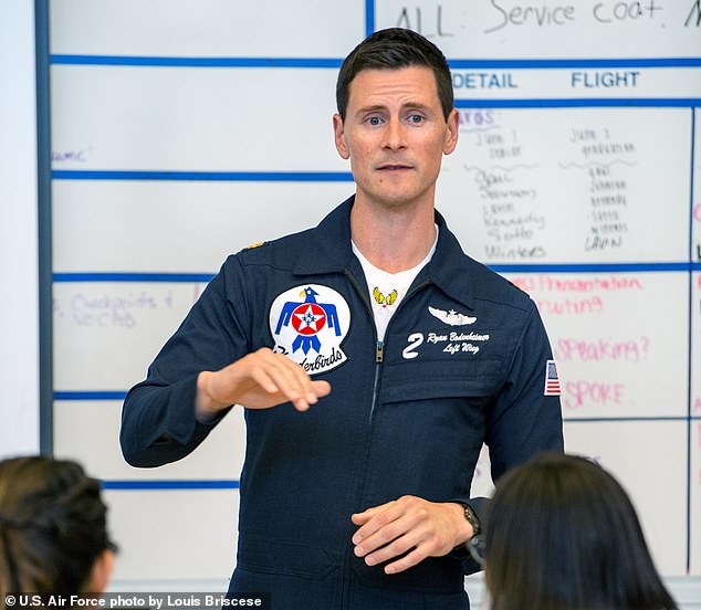 Fighter pilot reveals near miss with 'perfect rectangle' UFO that ...