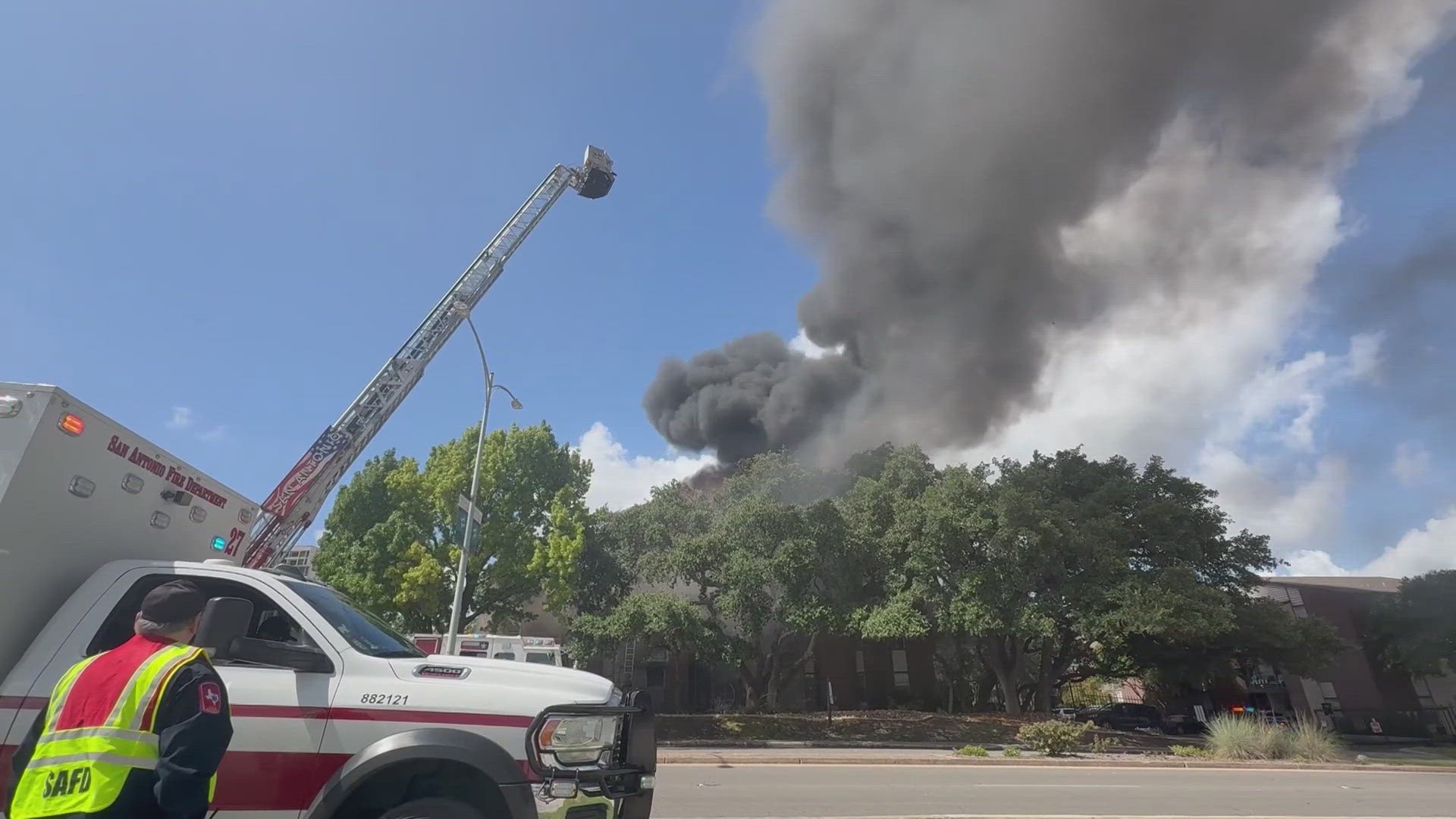 25 people without a home after massive fire at apartment complex in ...