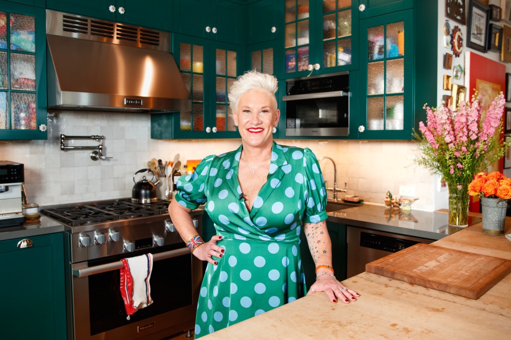 Over 100 of Anne Burrell’s loved ones and fellow chefs turn out for ...
