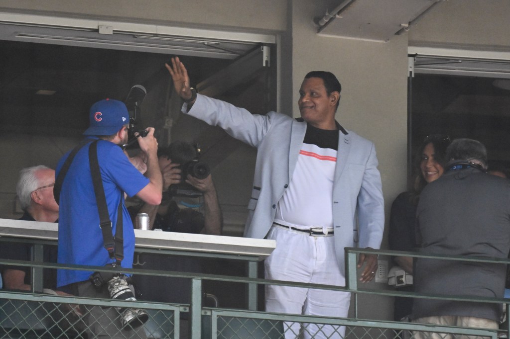 Sammy Sosa looks his old self in two-decade return to Wrigley Field ...