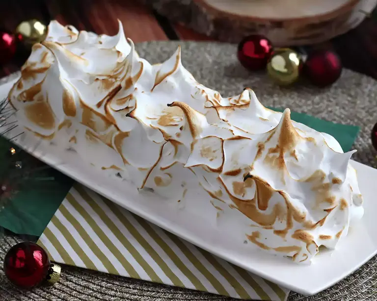 Lemon meringue tart yule log
