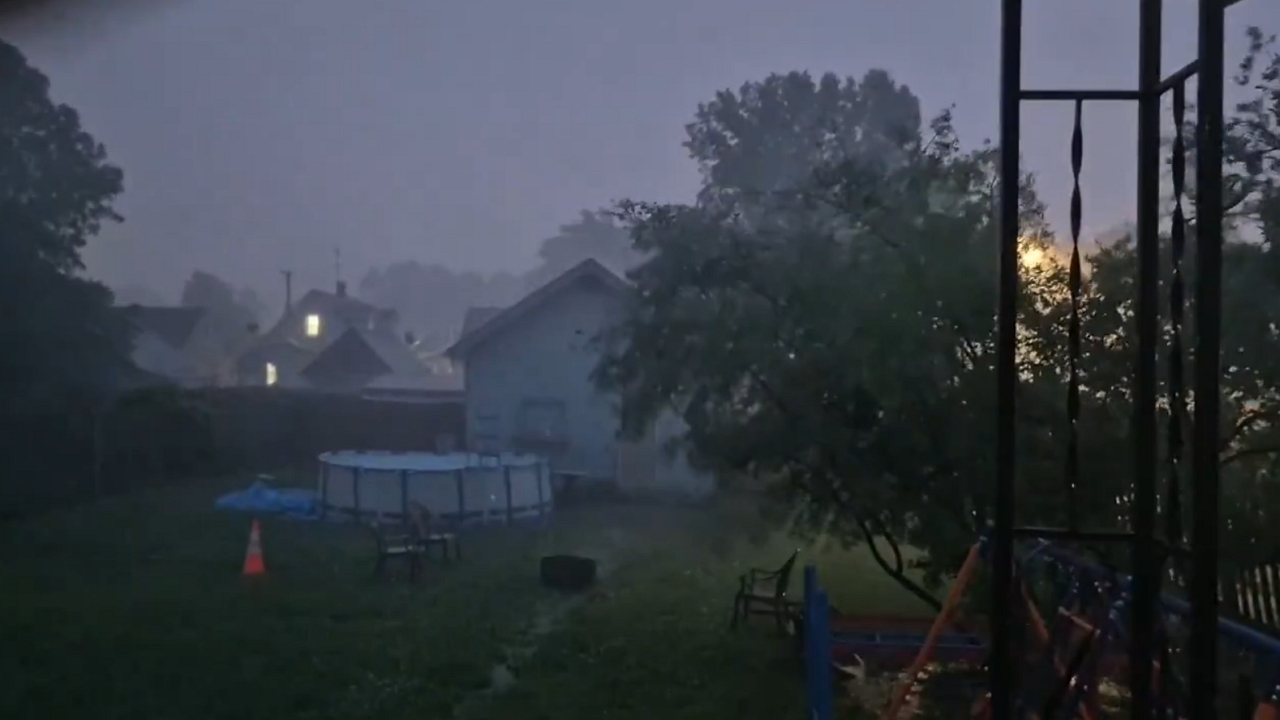 Intense storm with 70 mph winds hits neighborhood in Cleveland, Ohio, USA