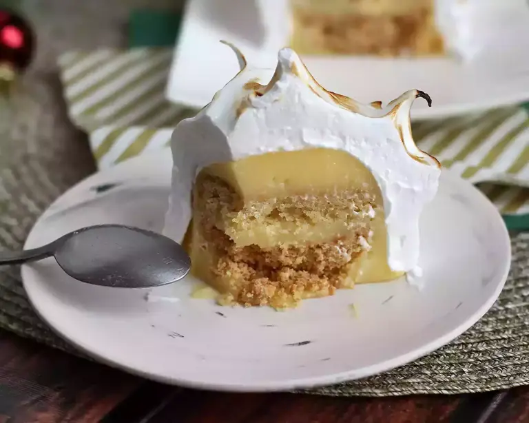 Lemon meringue tart yule log
