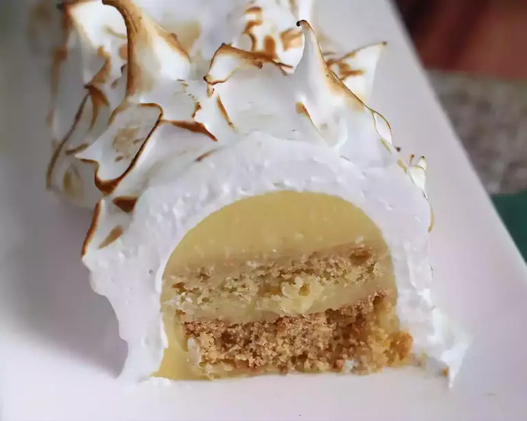Lemon meringue tart yule log