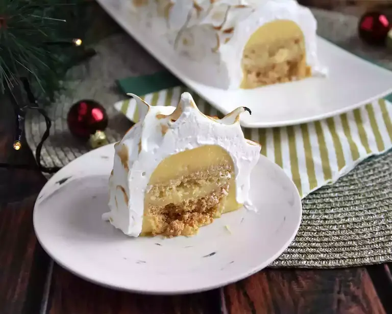 Lemon meringue tart yule log