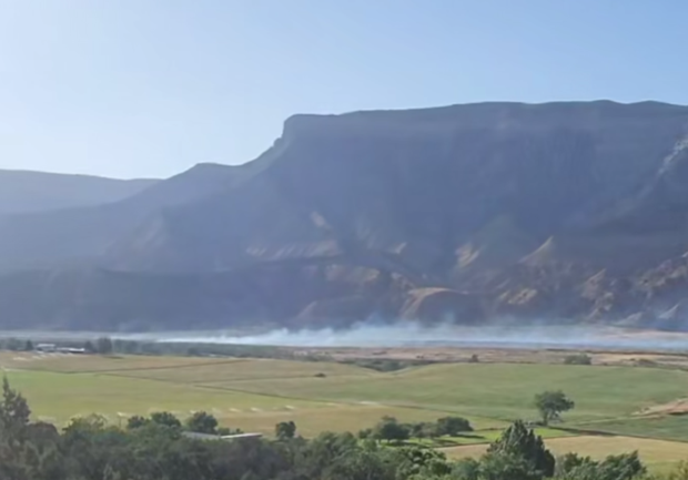 Western Colorado brush fire forces closure of I-70 near Rifle