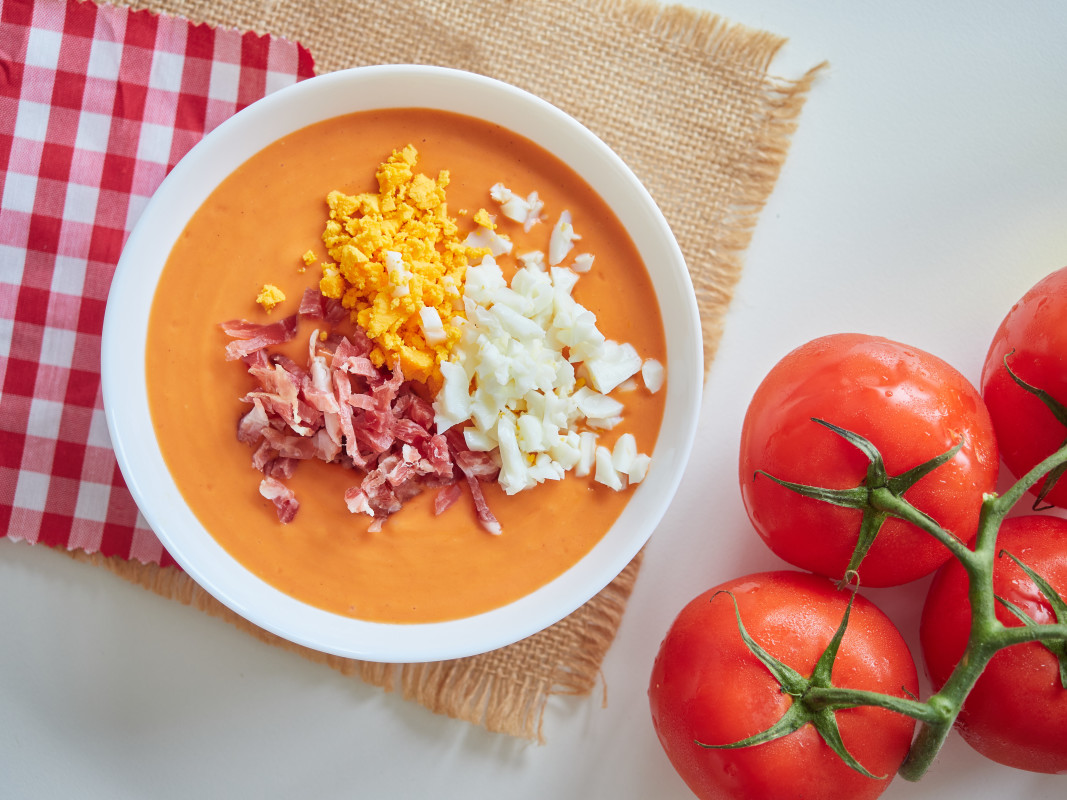 The Spanish (and Ina Garten-Approved) Way to Make the Best Cold Tomato Soup