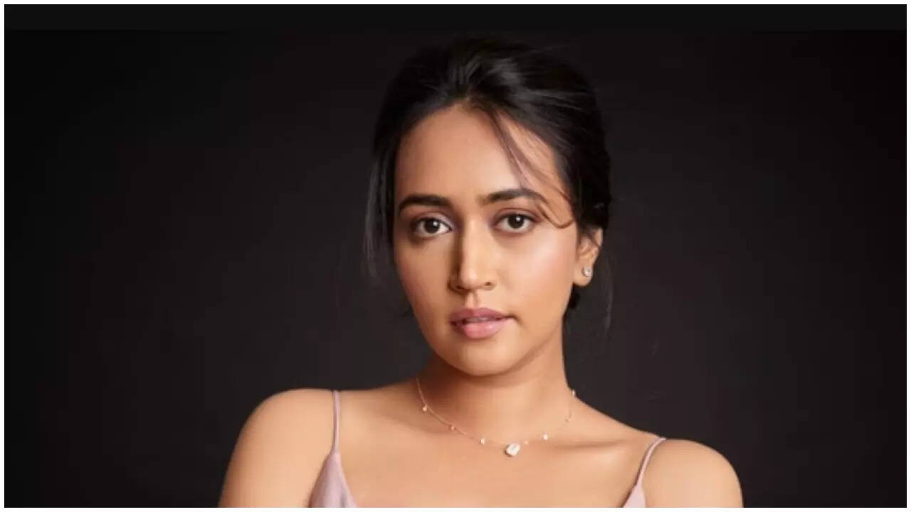 'Panchayat' actress Sanvikaa shares cryptic note on lack of respect and ...
