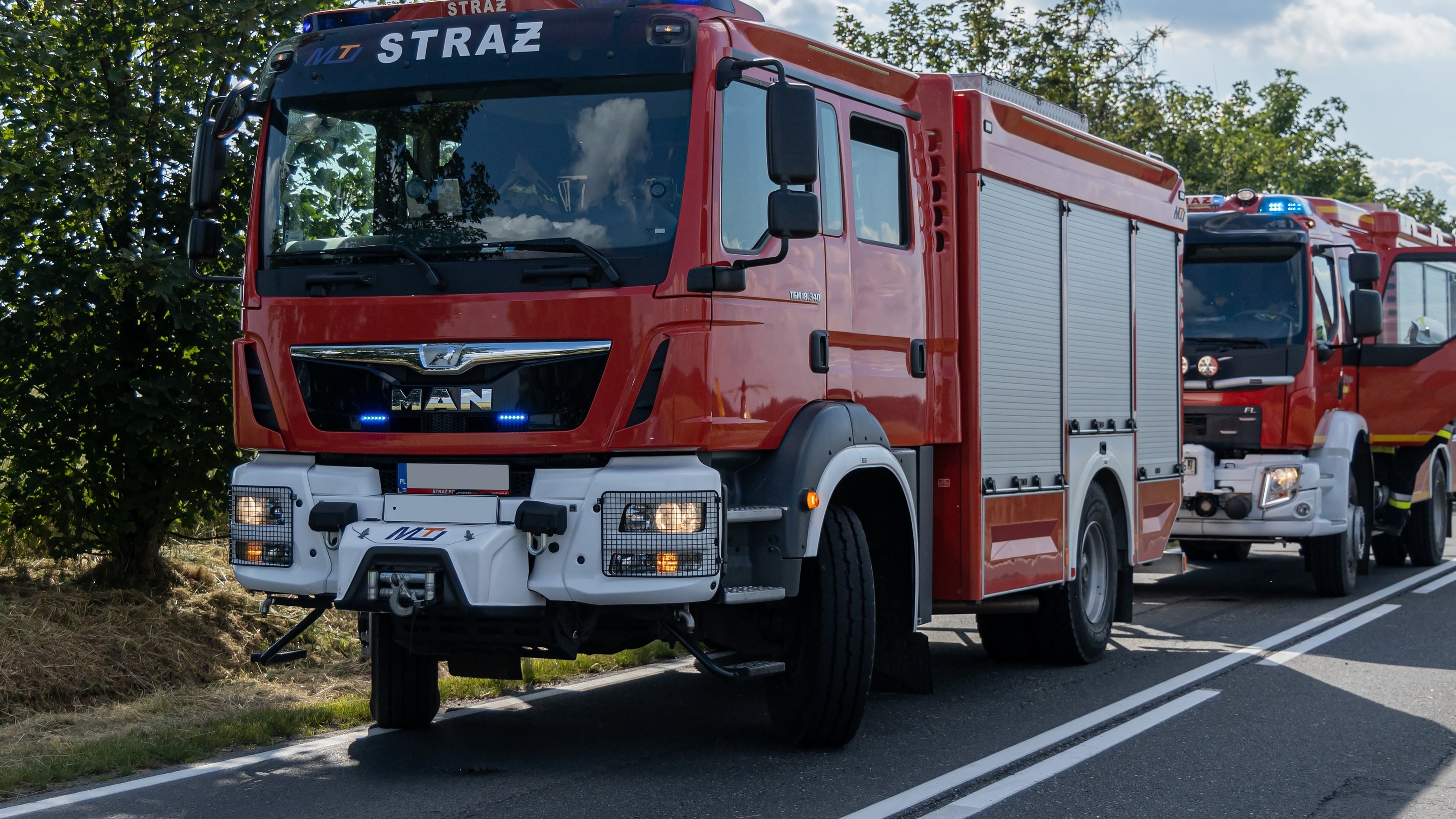 Pożar hali na Śląsku. Na miejscu samolot gaśniczy, strażacy apelują do ...