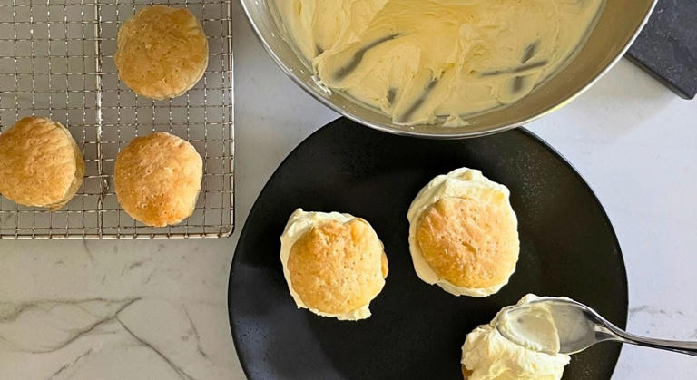 Italian Cream Puffs (4 Ingredients!)