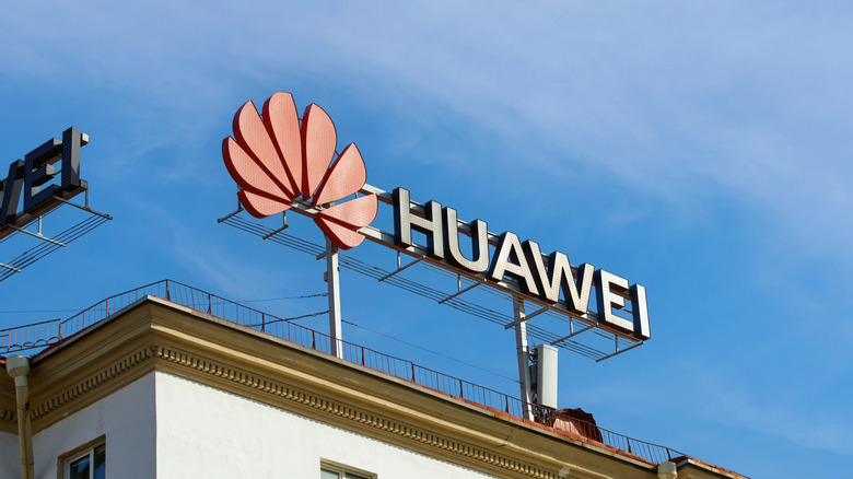 Huawei Patents Solid-State Battery That Would Let You Road Trip From ...