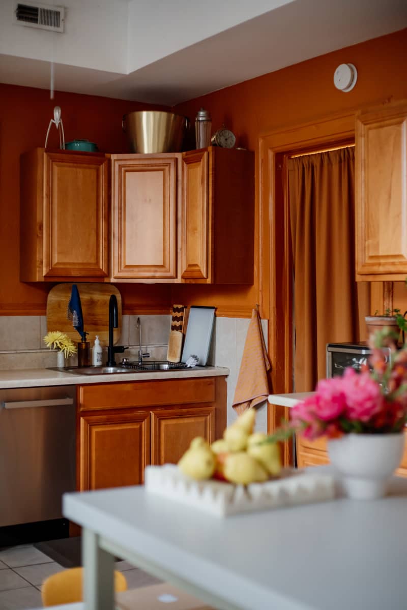 How a Renter Totally Disguised Her "Dated" Kitchen Cabinets - Without a ...