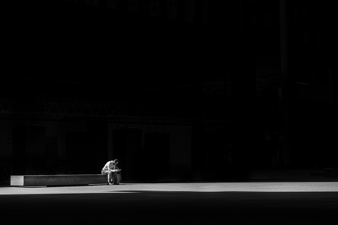 12 Signs You’re Lonely (Not Just Alone)