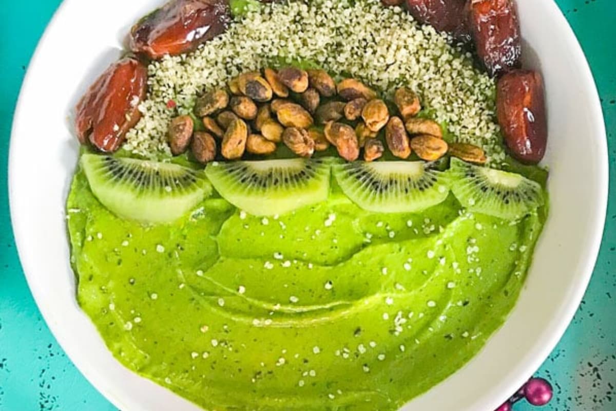 19 smoothie bowls that bring a little variety to the same old mornings