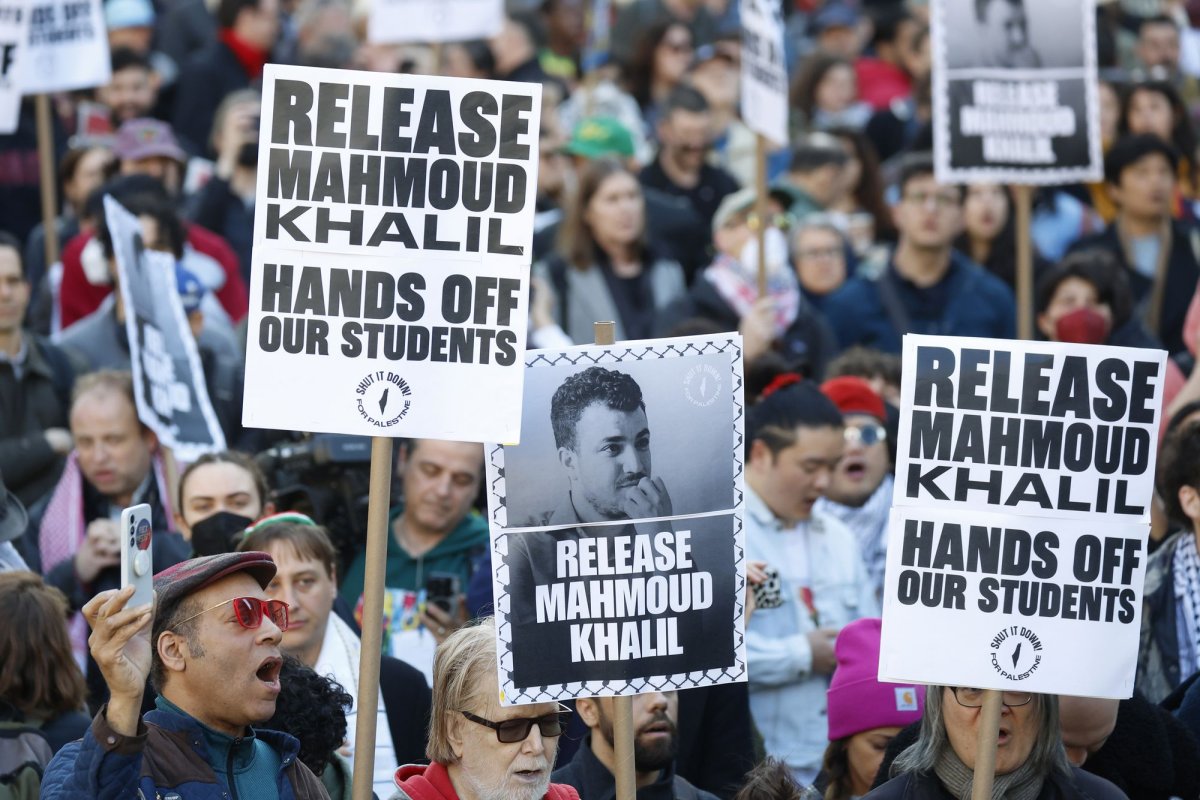 Ex-Columbia student Mahmoud Khalil released from ICE detention after ...