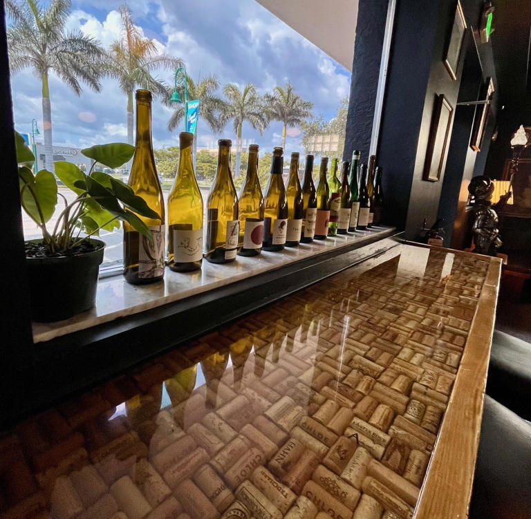Popular pub & wine bar returns to Cape Coral in cool new location. Here ...