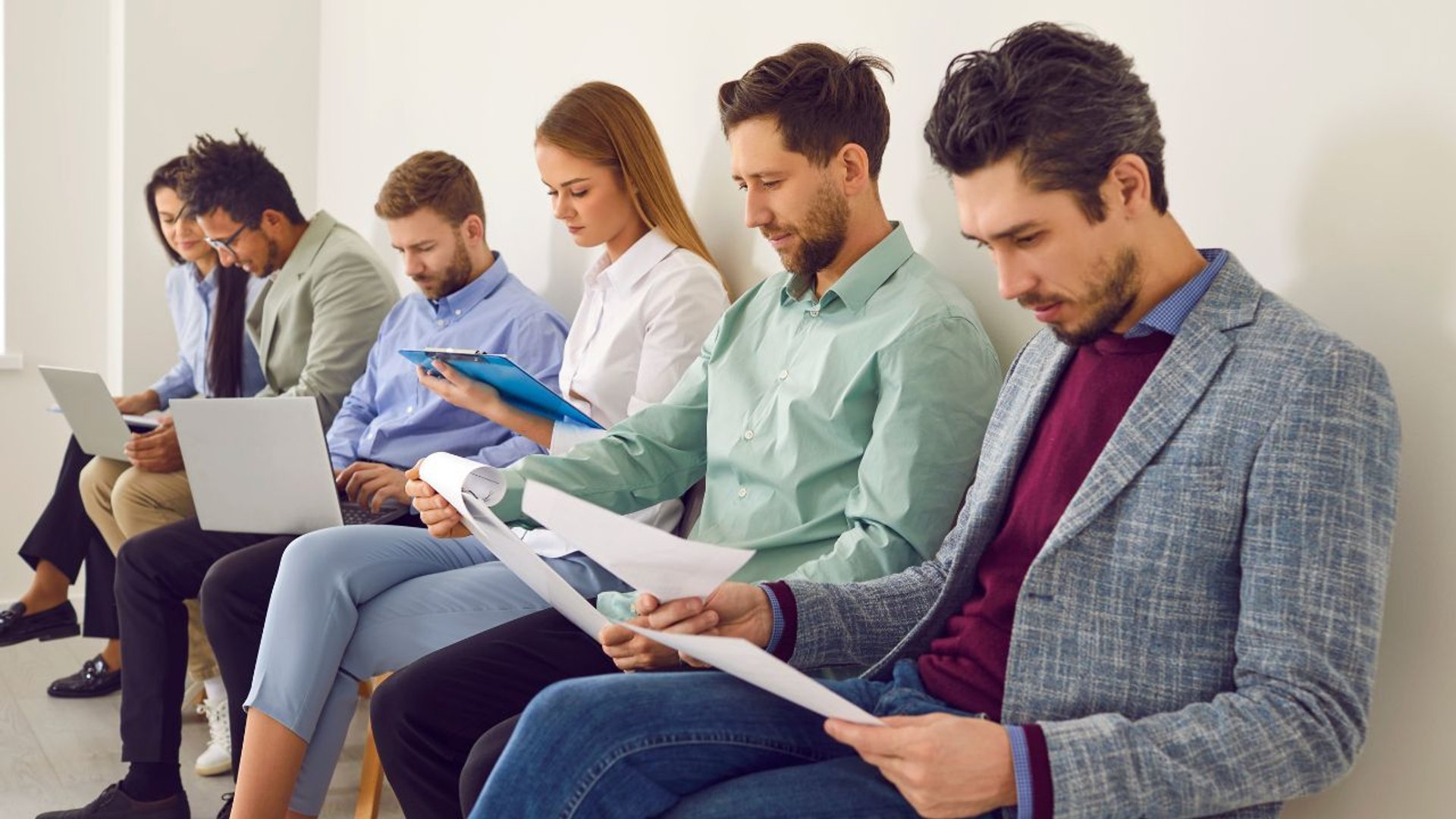 Jeden dzień opóźnienia i kara 500 zł. Polacy walą do urzędów drzwiami i ...