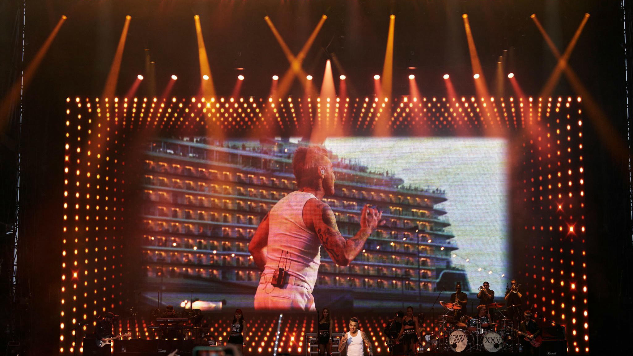 Robbie Williams Setlist 2025: Welche Songs spielt der Superstar in ...