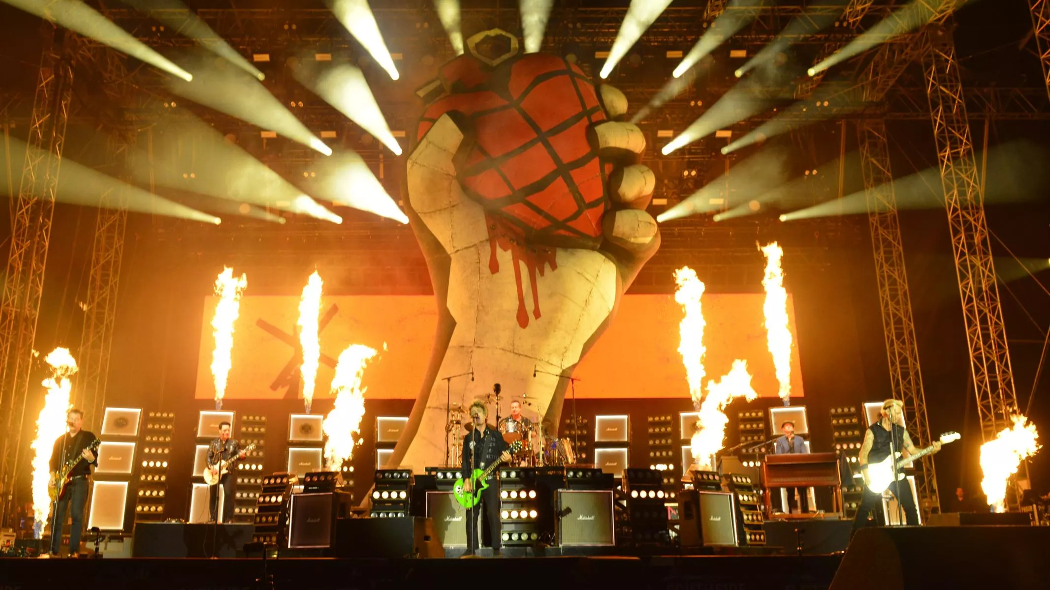 Green Day eröffnet den 60. Super Bowl