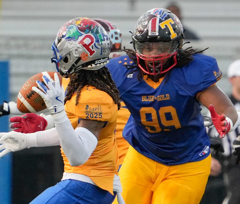 Prolific passing pushes Blue to lopsided win over Gold in 69th DFRC all ...