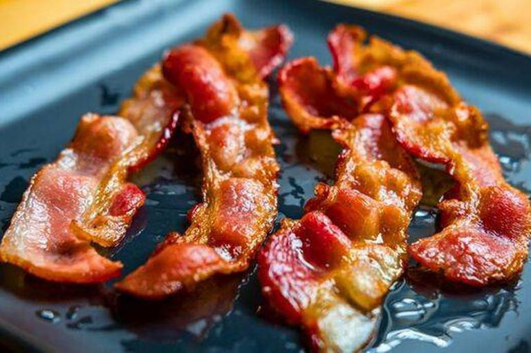 Bacon will be crispier and tastier if you cook with simple ingredient ...
