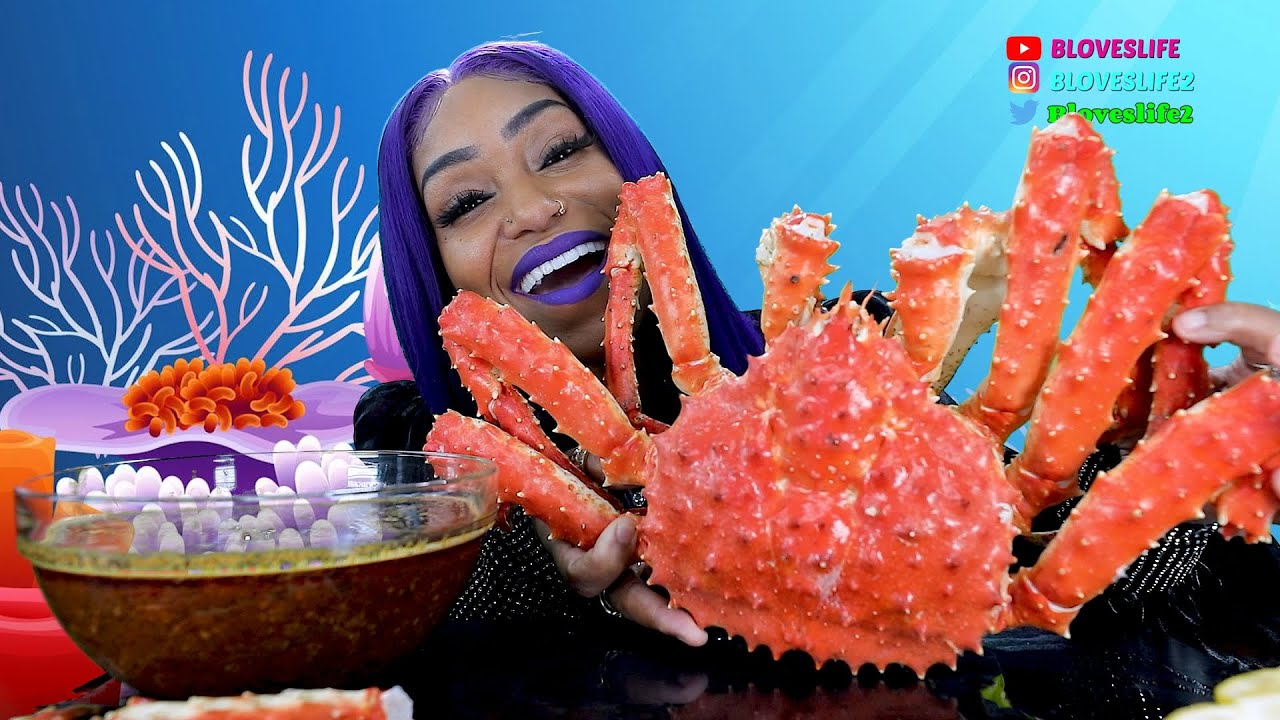 Meet Curtis: a whole king crab up close view