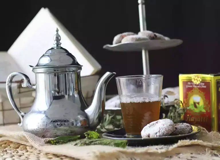 Comment préparer un authentique thé marocain à la menthe?