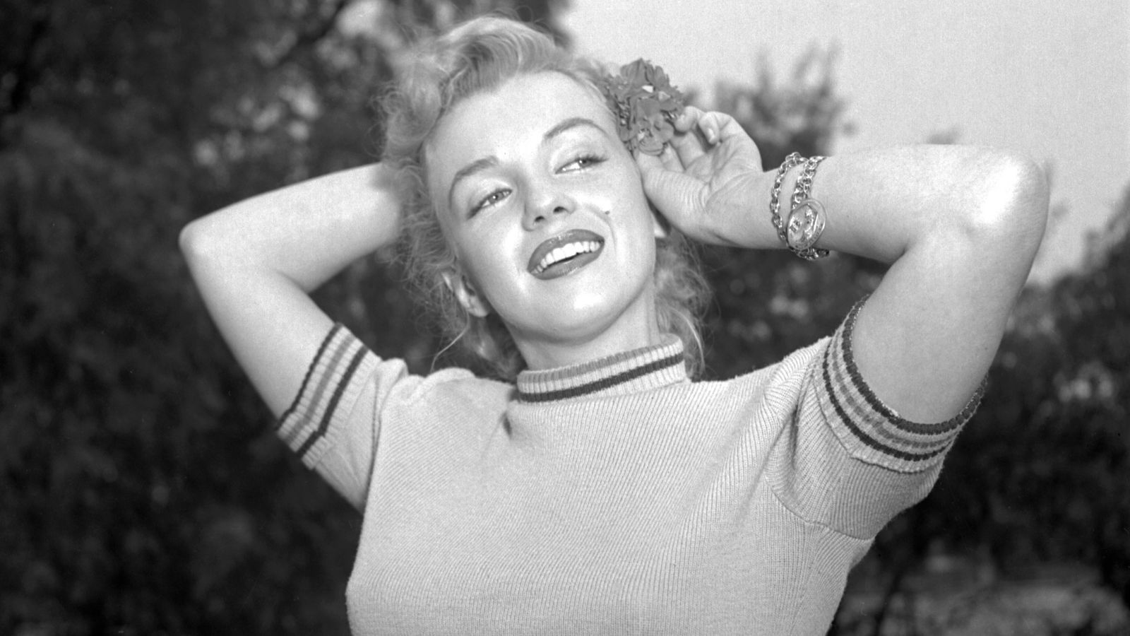 Privacy planting is an art in Marilyn Monroe's '50s front yard ...