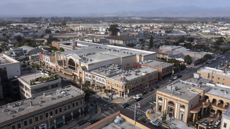 Sandwiched Between Monterey And Santa Cruz Is A Walkable California ...