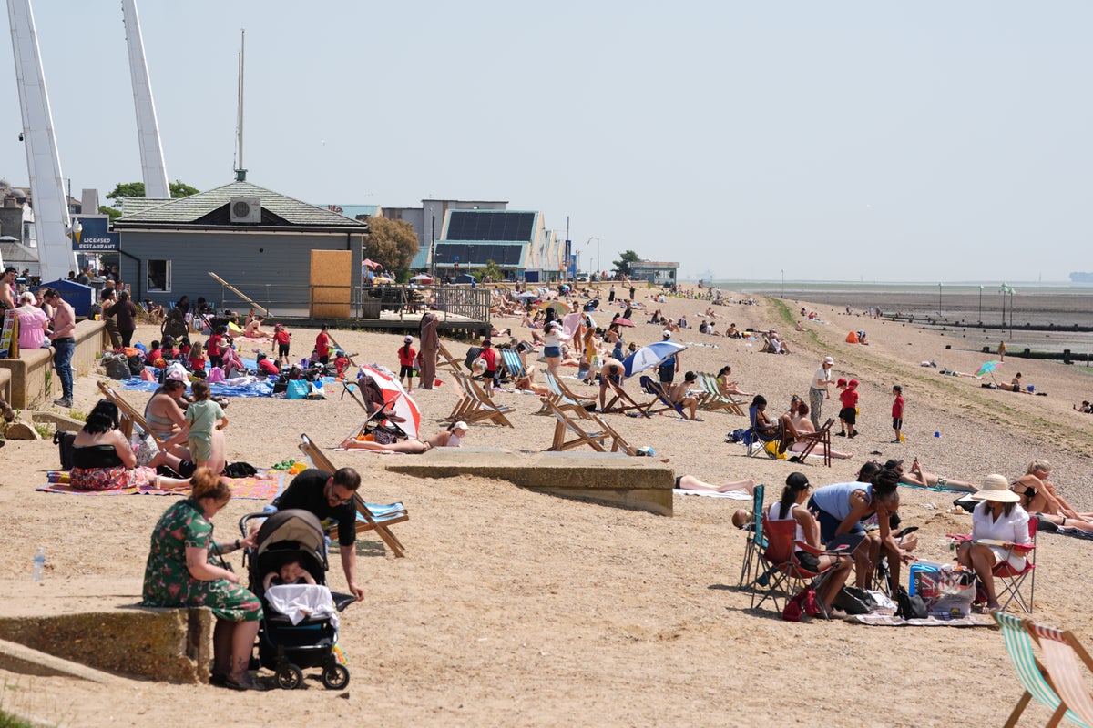 Mixed weather forecast for UK amid heatwave
