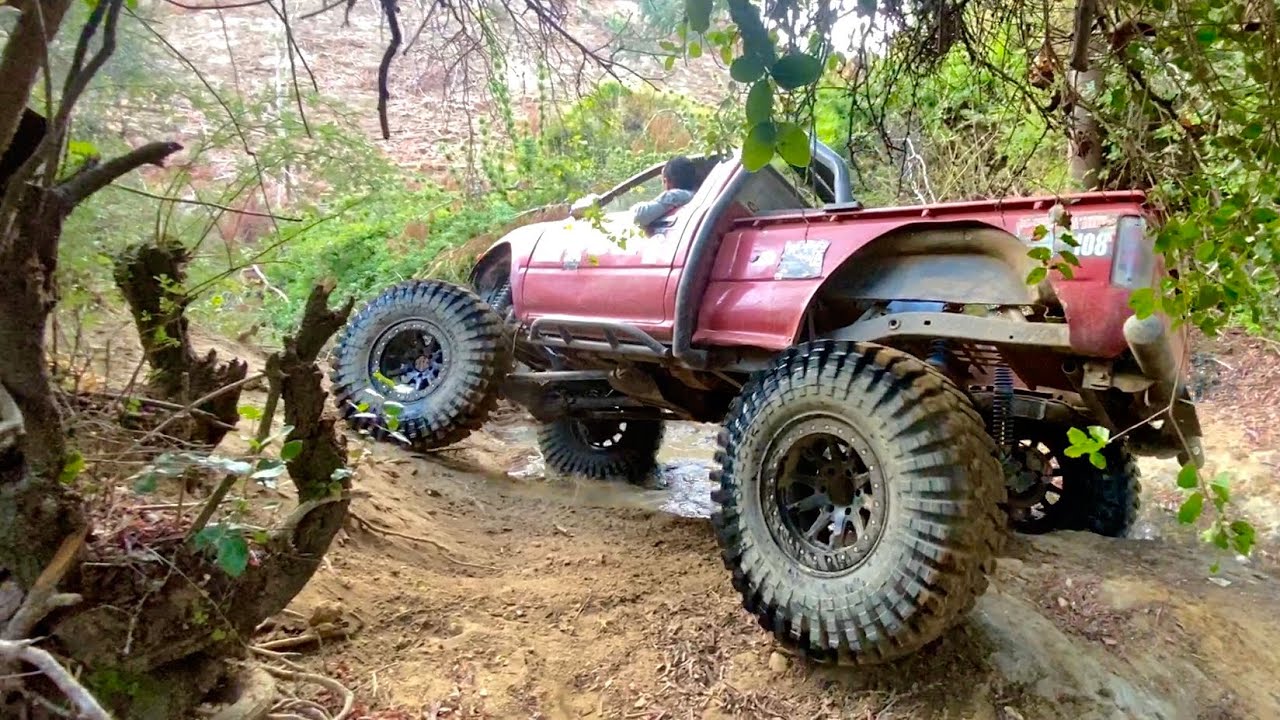Extreme Off Road Trail in Chile | Toyota Hilux Vs Jeep Wrangler