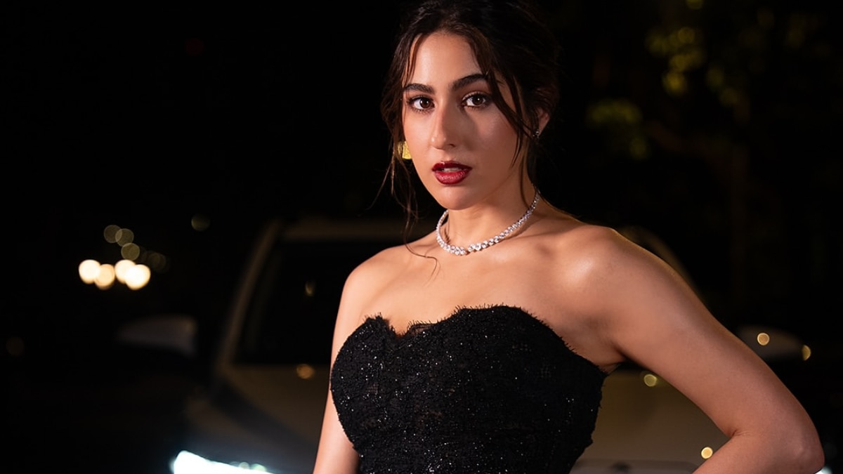 Sara Ali Khan Turns Shayar At 'Metro... In Dino' Promotions, Leaves ...