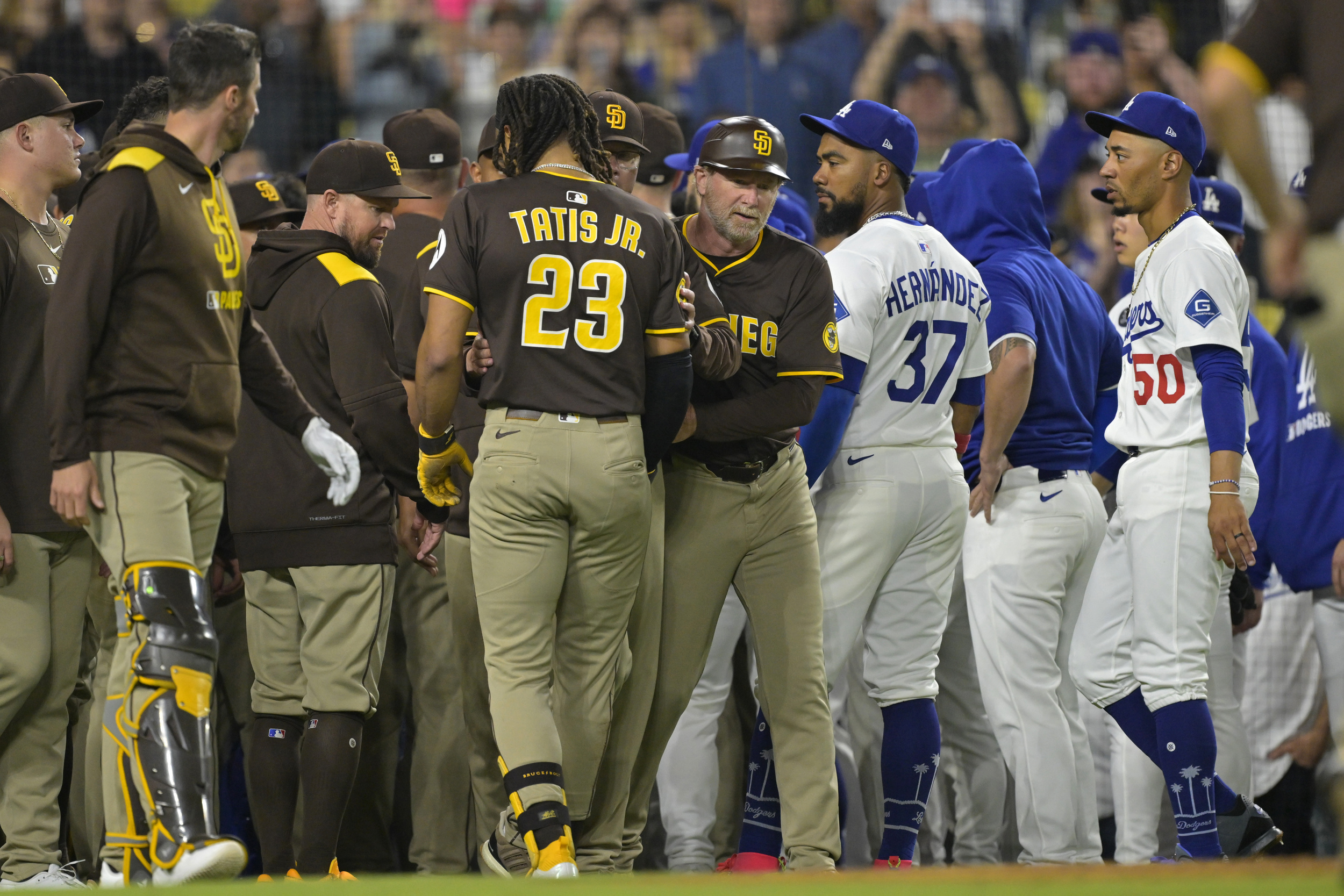MLB announces suspensions for Dodgers-Padres fight