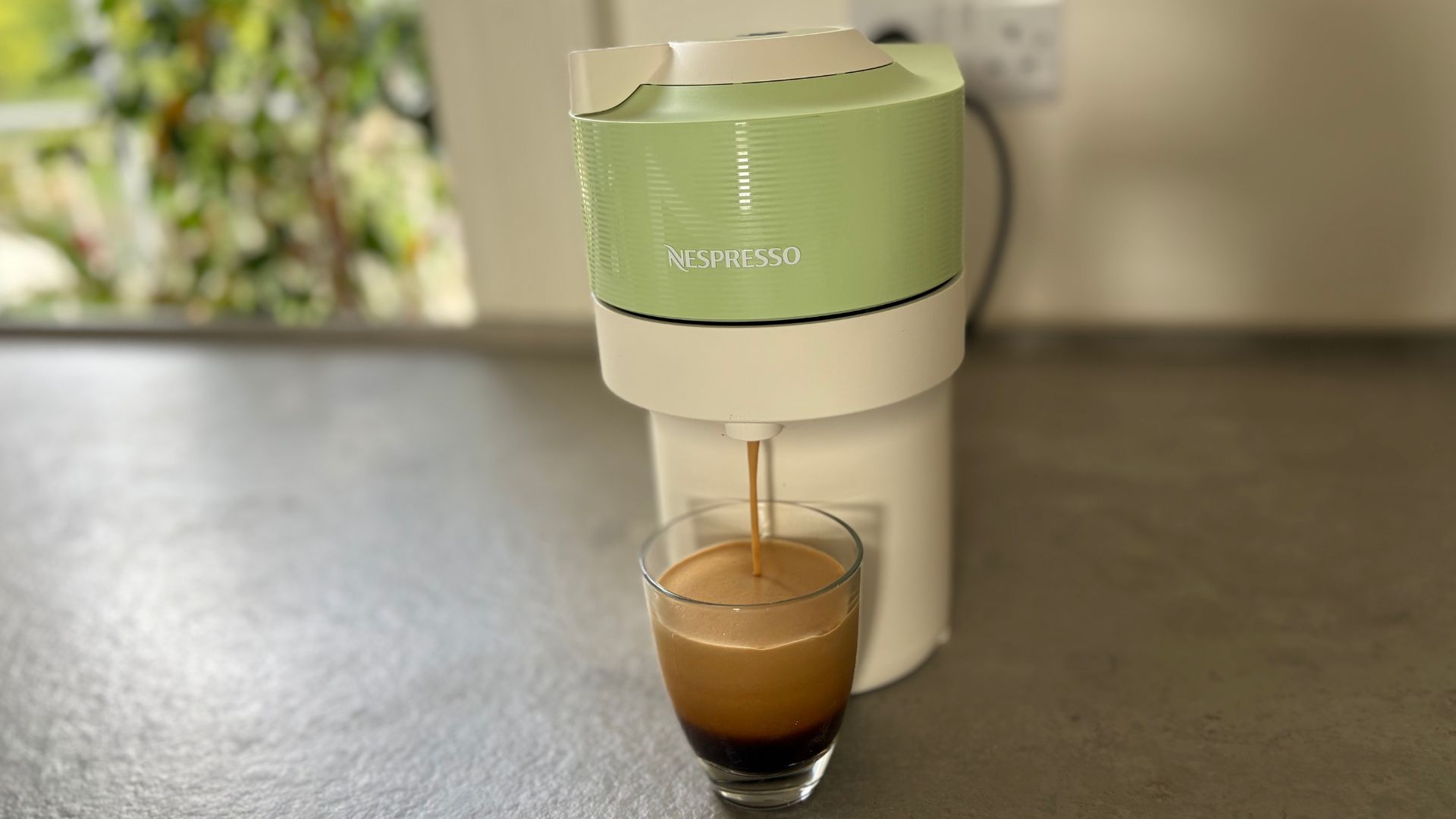 This pistachio green coffee machine is the most beautiful I've seen ...