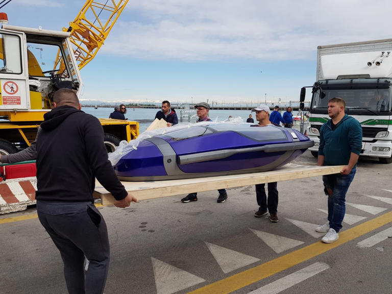 Inventor of suicide pods 'vows to bring device to UK'