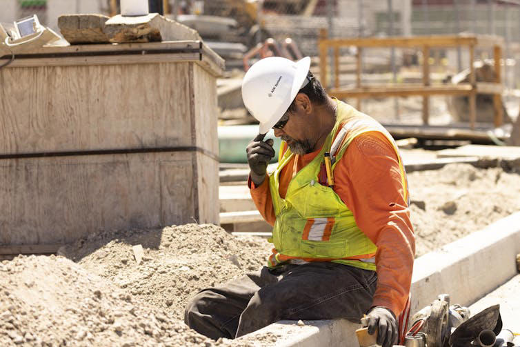 How to stay safe during heat waves – and the heat stroke warning signs ...