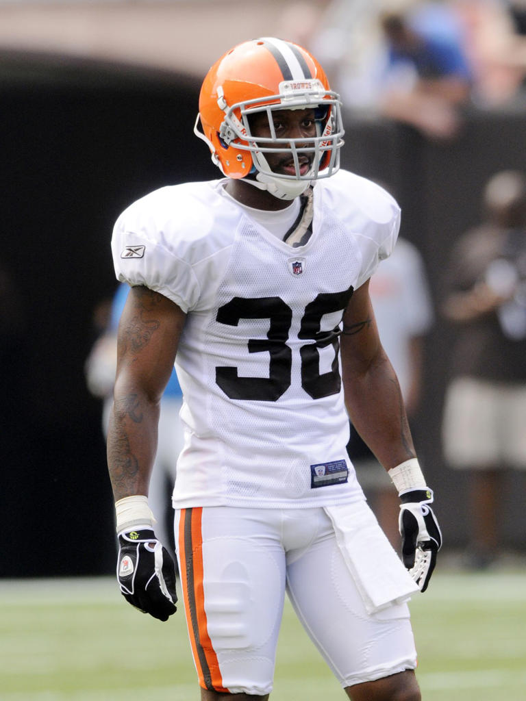 Former Browns player files huge lawsuit against NFL team