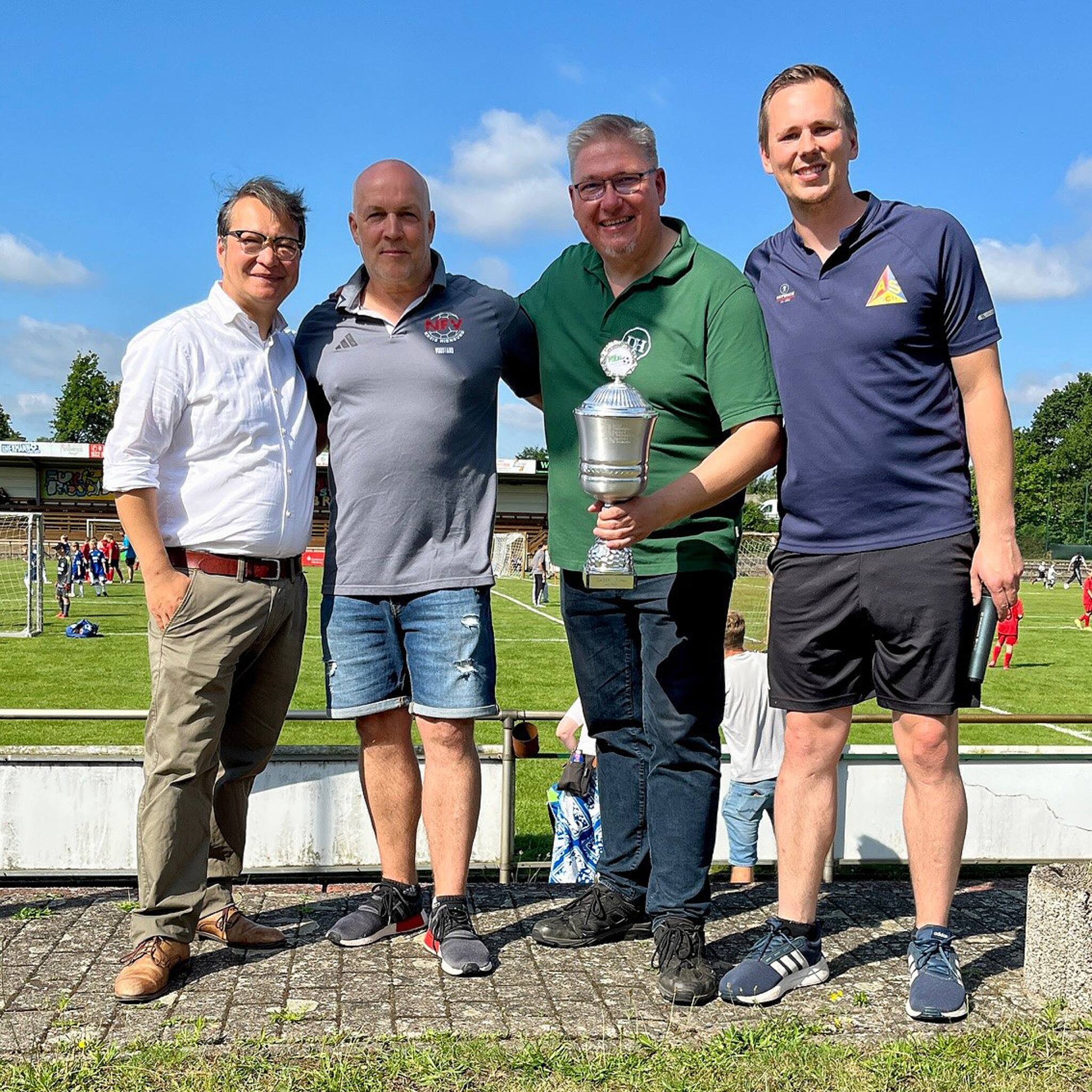 HARKE-Pokal in Nienburg: Fußballturnier in der Mußriede