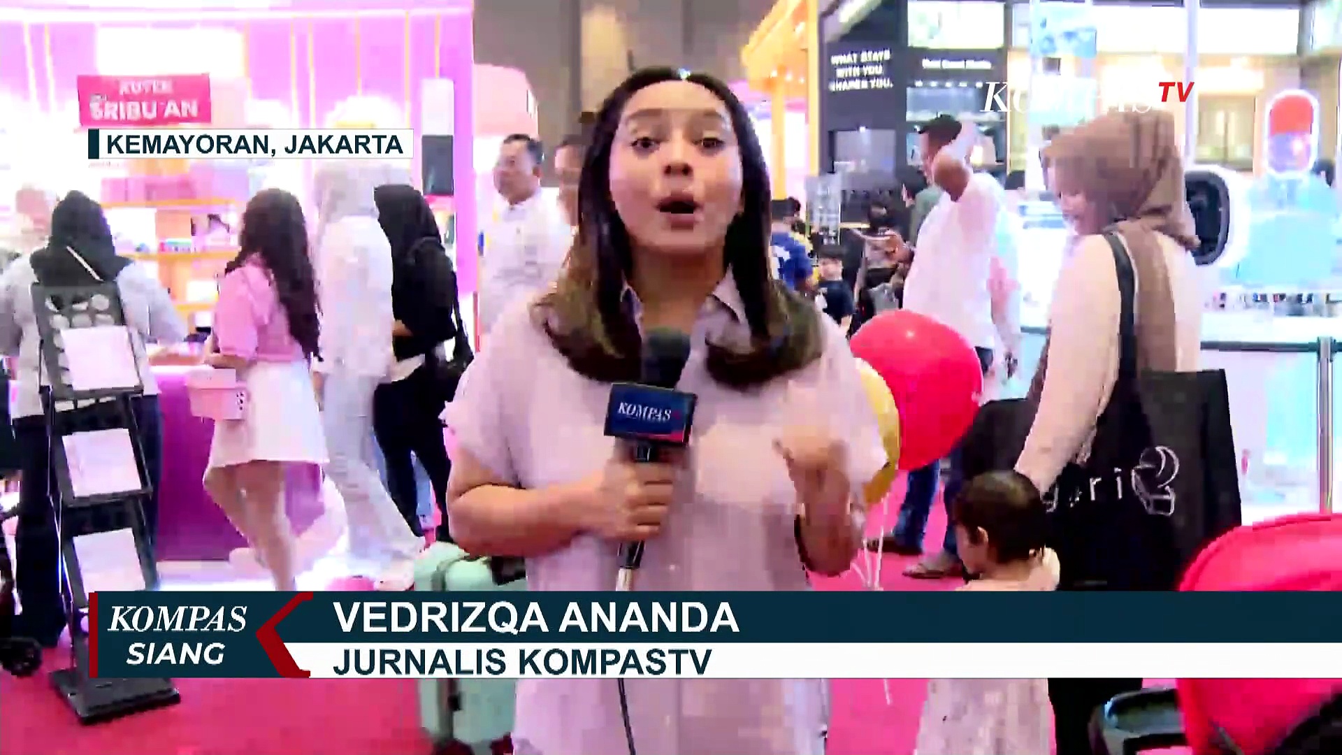 Fenomena Bisnis Jastip di Jakarta Fair: Jastiper Antre Sejak Pagi Bawa ...