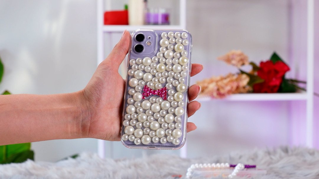 Crafting a Gorgeous Pearl Phone Case