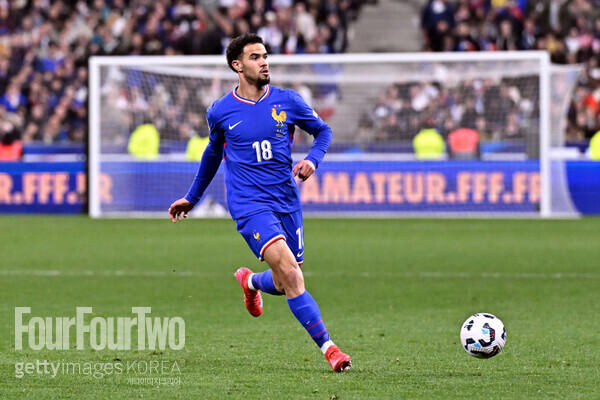 ‘명가 재건’ 맨유, 앙리가 극찬한 PSG 19세 초신성 MF 원한다...“예상 이적료 1,590억”