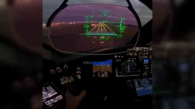 Vista privilegiada: aterrizaje con HUD en un Boeing 787, desde dentro ...