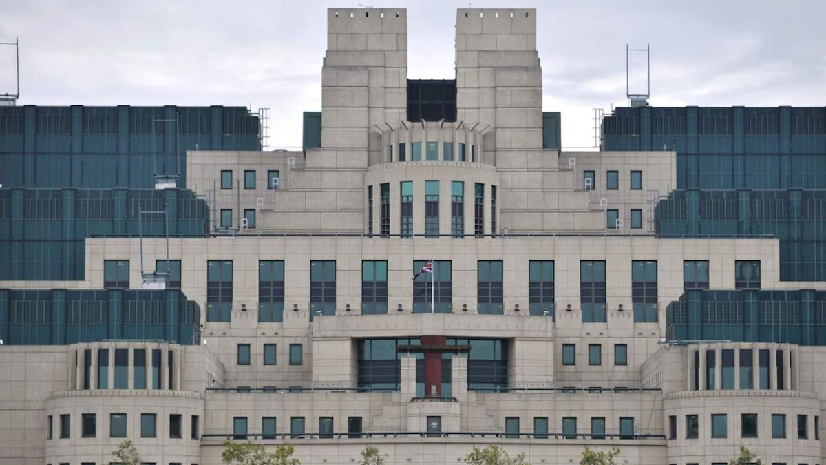 Impliqué dans des massacres: Le grand-père de la future cheffe du MI6 ...