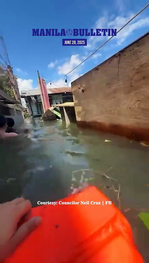 Neck-deep flooding hits Navotas after dike breaks during high tide