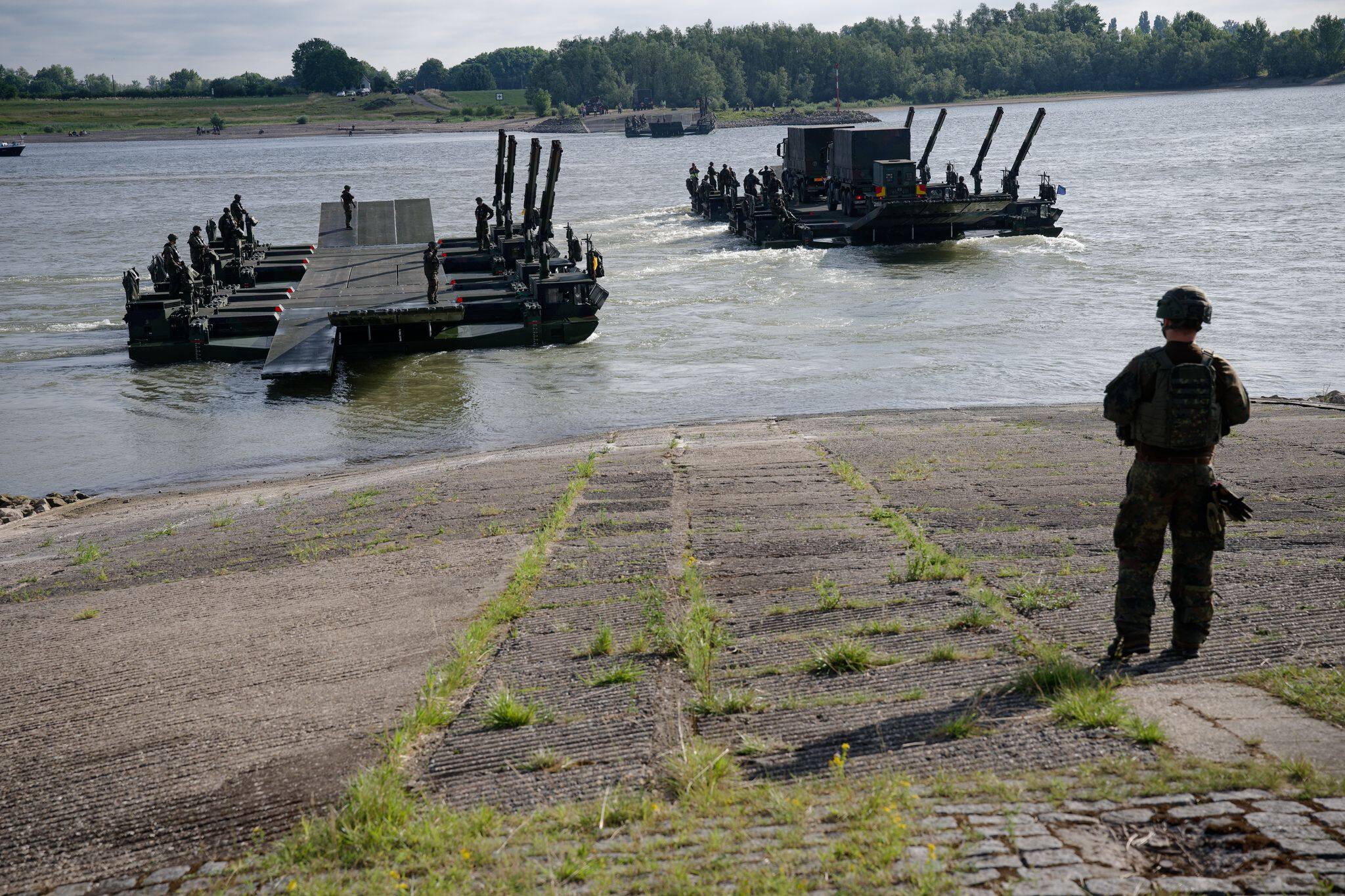Verteidigung: Große Militärübung am Rhein angelaufen